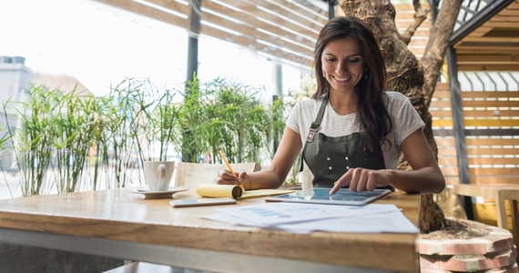 A Complete Guide to Restaurant Payroll | TouchBistro