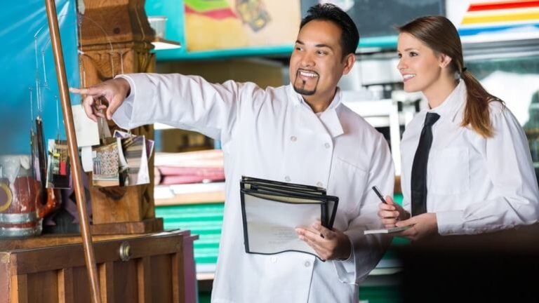Using a New Hire Checklist for Restaurant Employee Onboarding